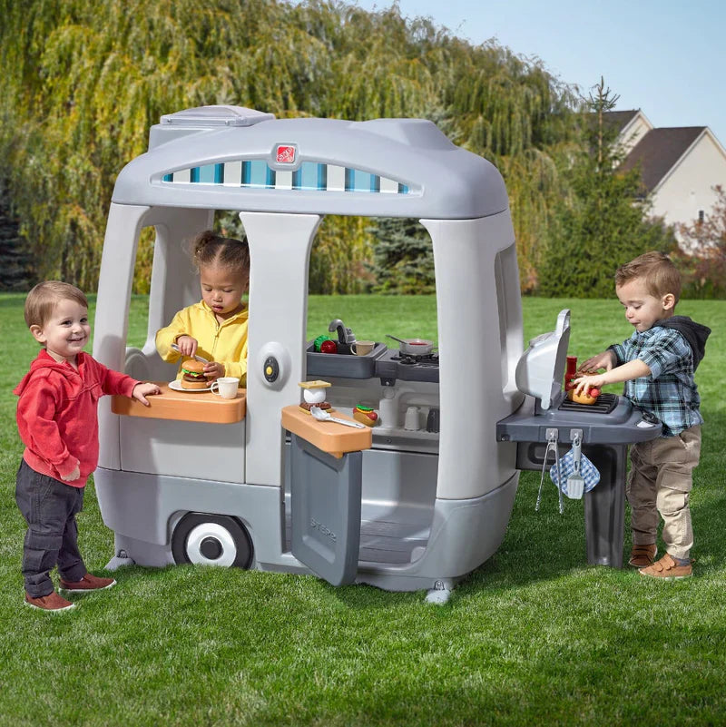 Benefits of Outdoor Dining for Kids: Health and Happiness – Step2
